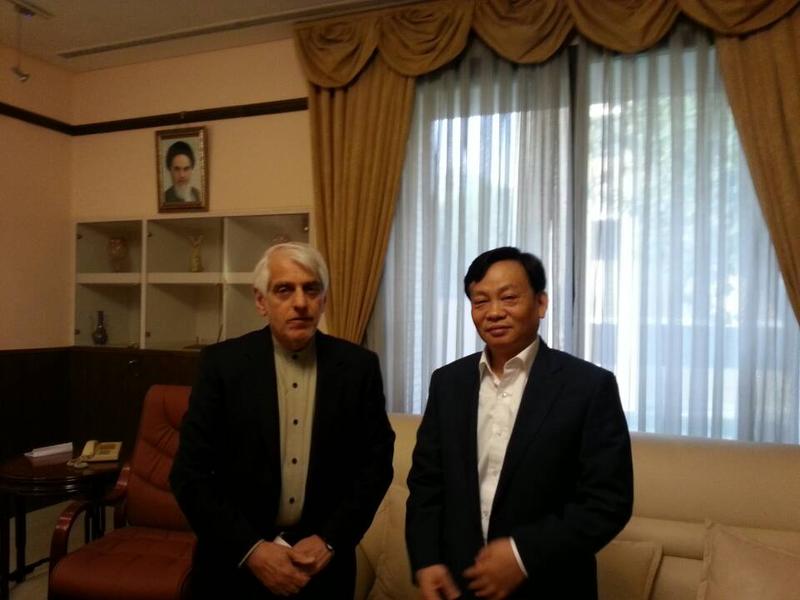 董事长谢启良与伊朗石油部Ali Majedi部长举行会晤 - 中国和平集团有限公司